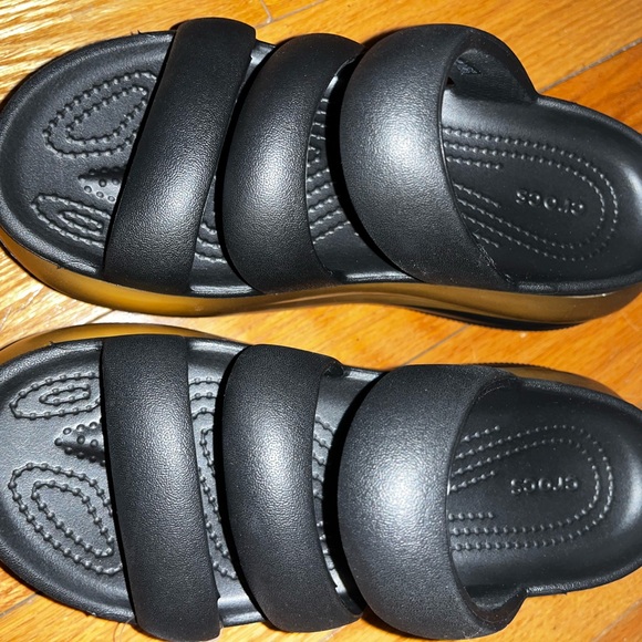 CROCS | Shoes | Nwt Crocs Mega Crush Metallic Gold Black Triple Strap ...